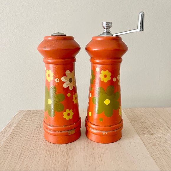 Vintage | Kitchen | Vintage 7s Retro Decorative Orange Flower Wood Salt ...